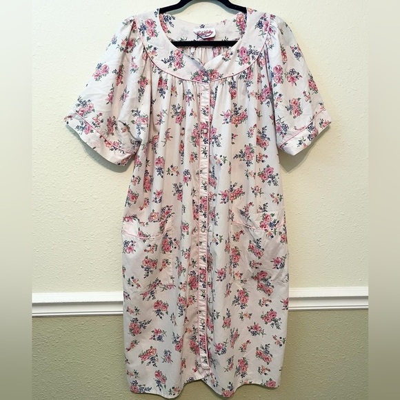 lady lindsay | Dresses | Vintage Pearl Snap Floral Cottage Core Dress ...
